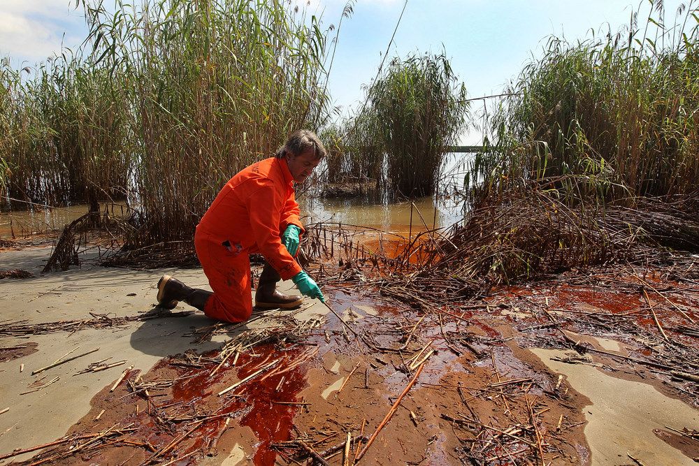 A Month After Deepwater Horizon Explosion, Oil Keeps Flowing | The ...