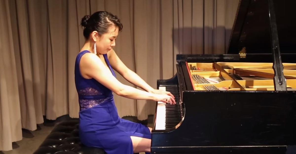 Watch: Pianist Yoonie Han Plays Debussy's 'Clair de Lune' - WQXR