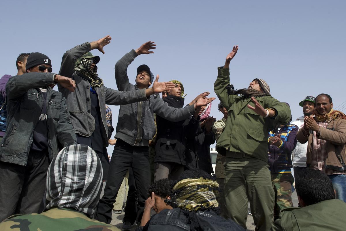 Violence in Libya Rages as Rebel Factions Fight Qaddafi Loyalists | The ...