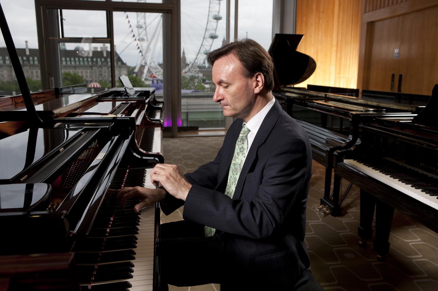 Q&A: Stephen Hough on Grieg, Piano Shopping and the Death of Record ...