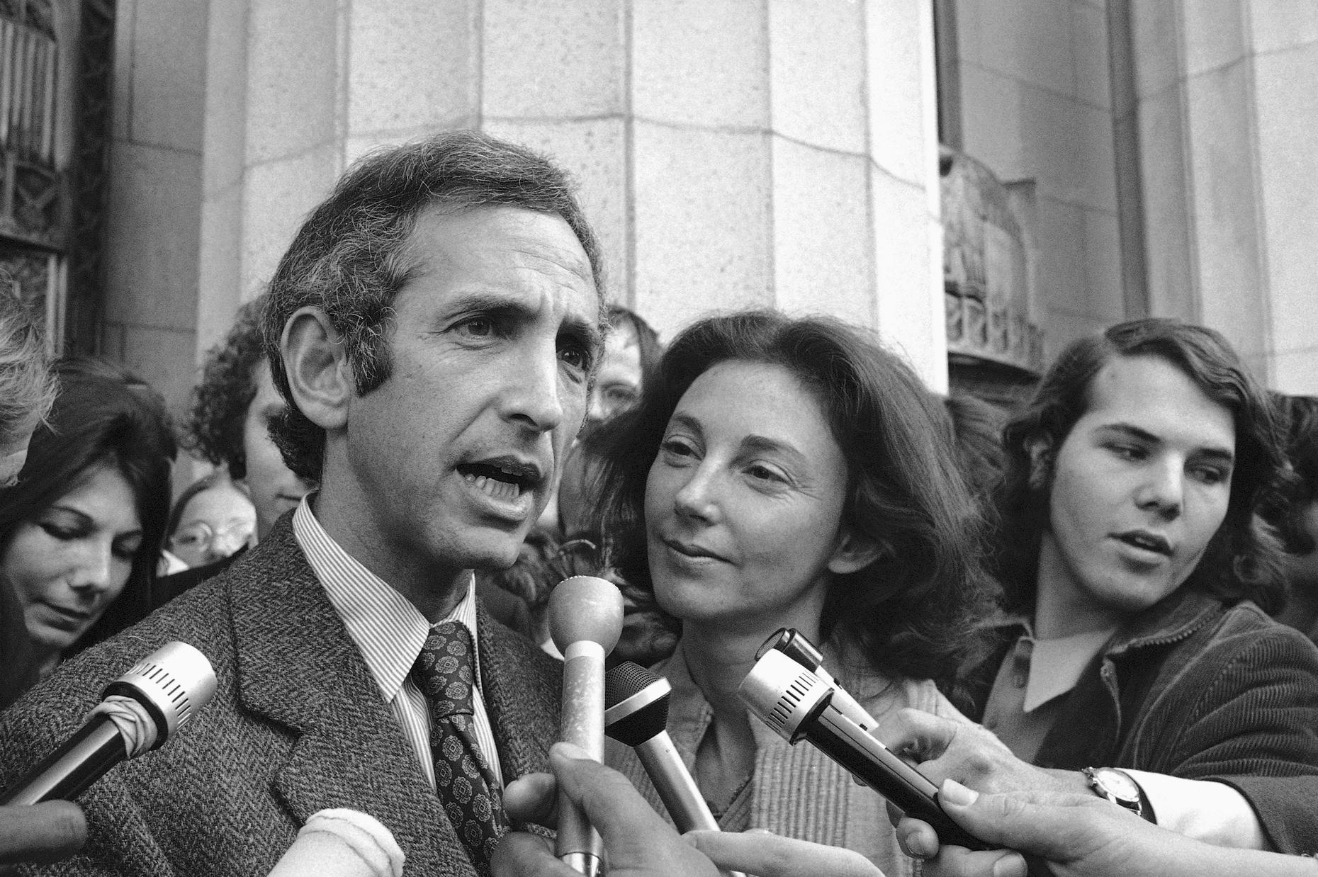 The Legacy of Daniel Ellsberg and the Pentagon Papers | On the Media ...