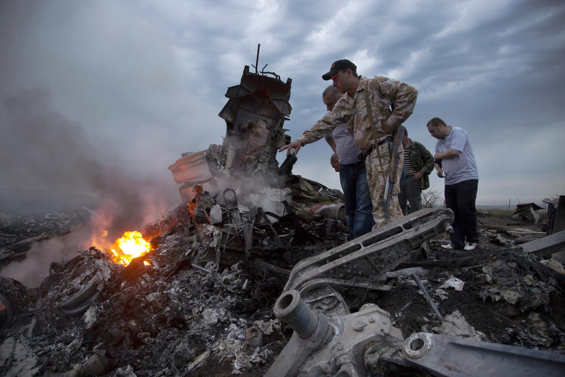How Journalists Uncovered Russia's Role in Shooting Down a Passenger ...
