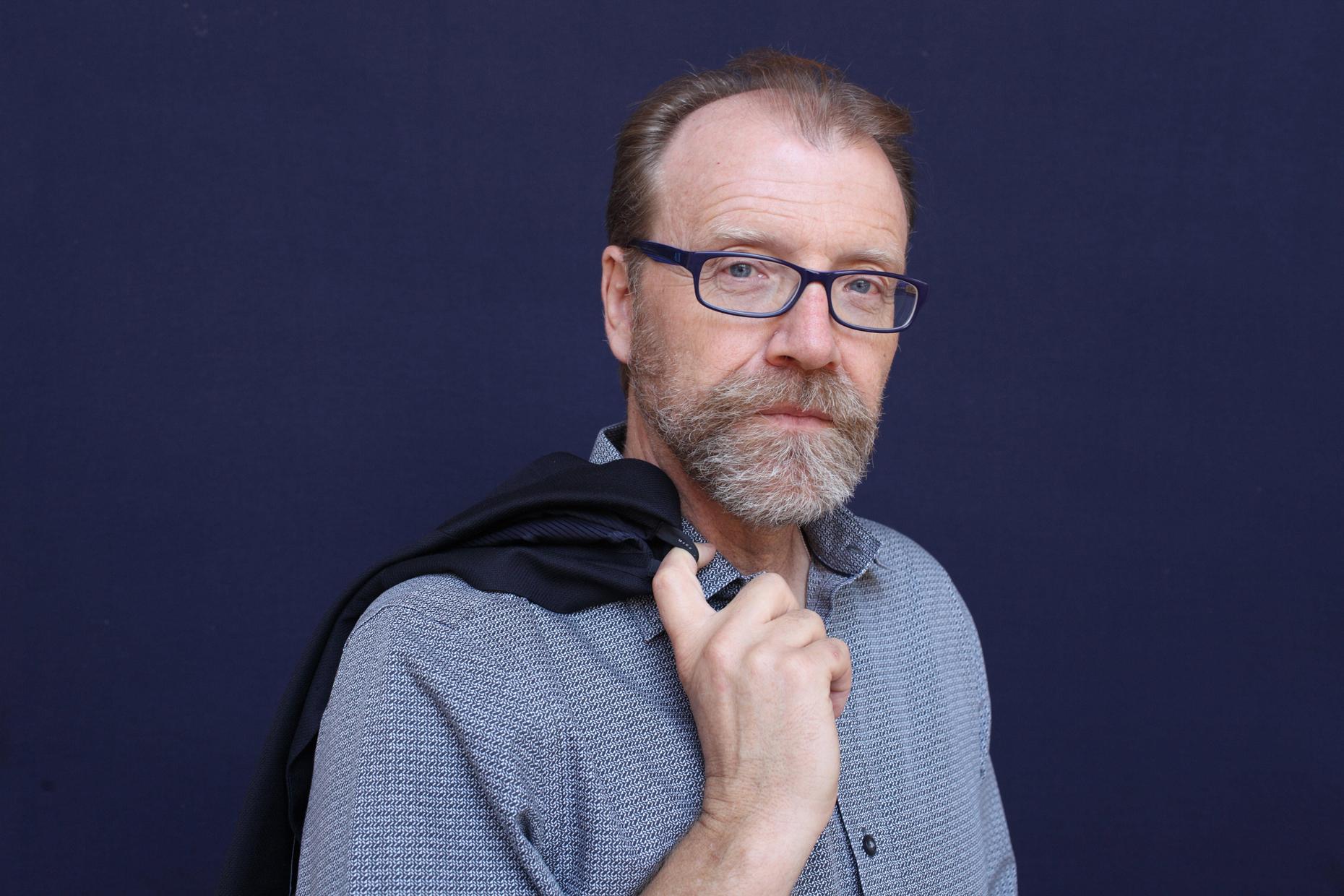 George Saunders Reads "Elliott Spencer" | The Writer's Voice: New ...
