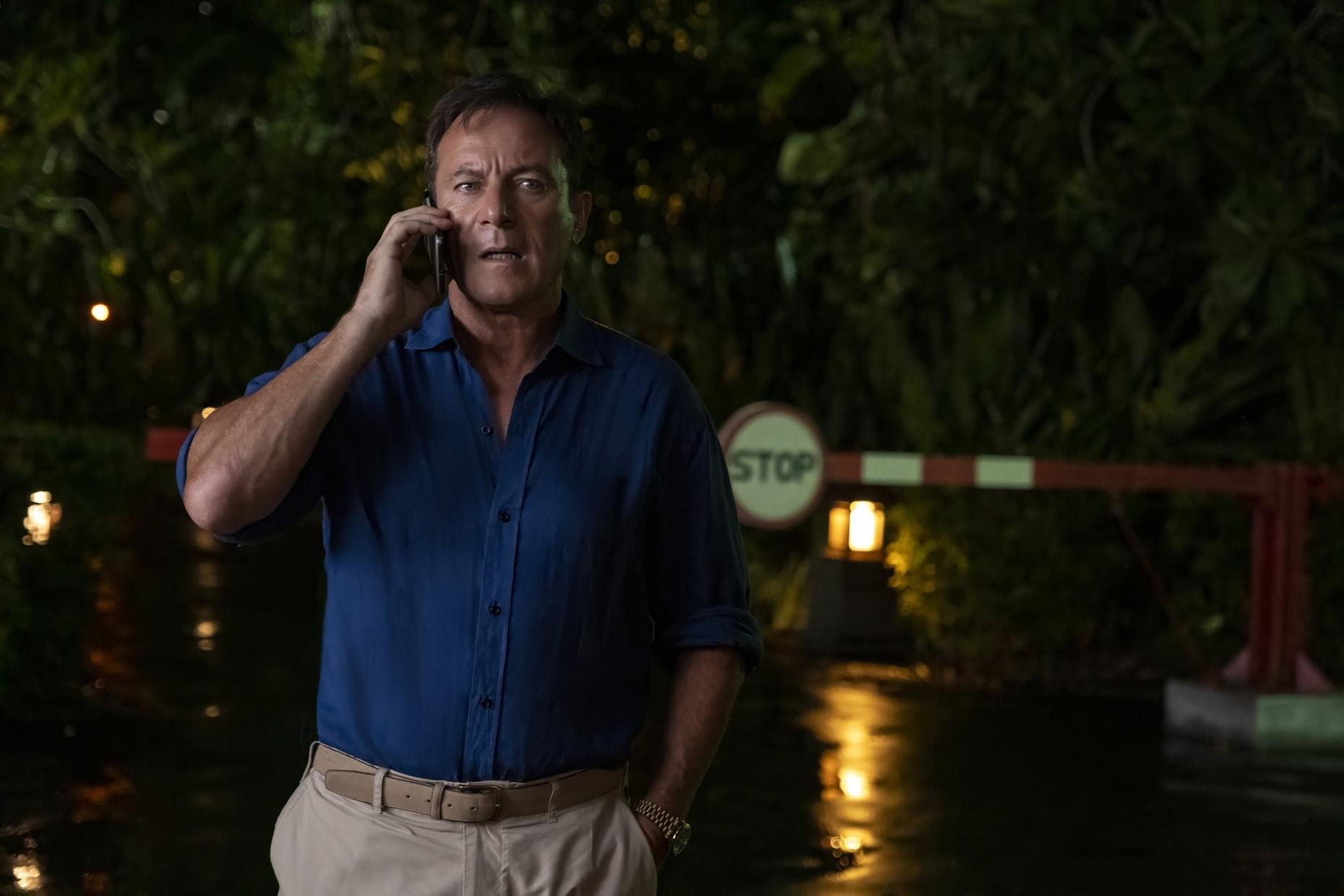 Essential Workers In Early COVID Days; Dylan Mulvaney's New Memoir ...