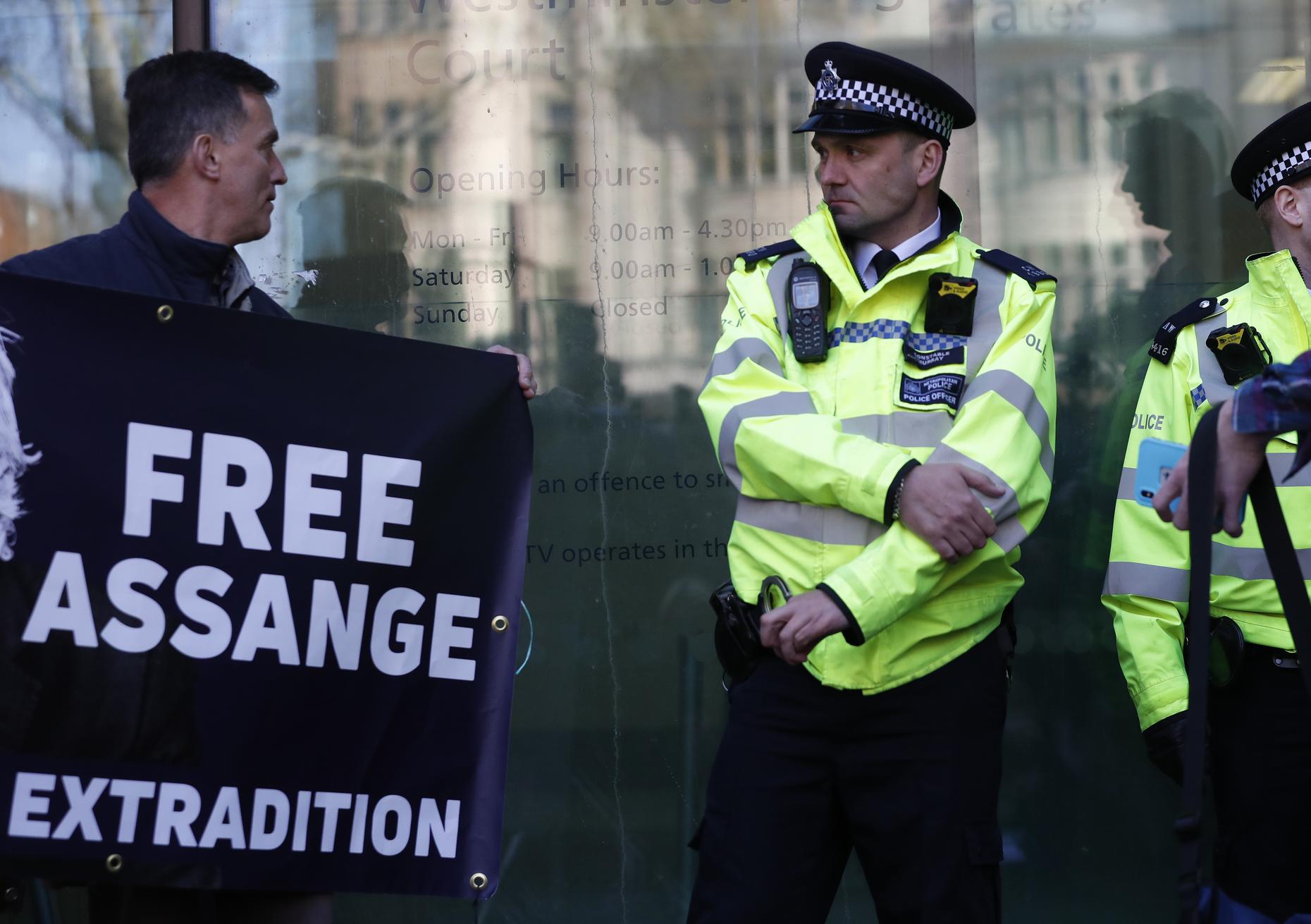 Assange Under Arrest | On the Media | WNYC Studios