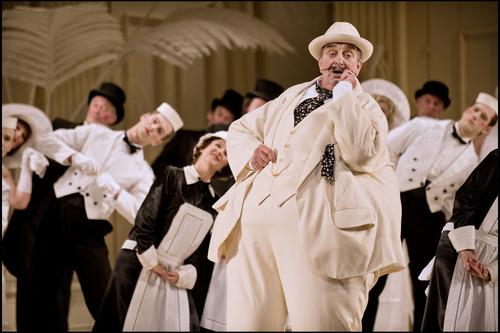 British Opera Singer Richard Angas Dies After Collapsing on Stage ...