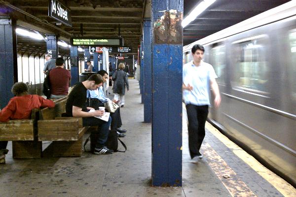 MTA Mulls Installing Sliding Doors on Subway Platforms | WNYC | New ...