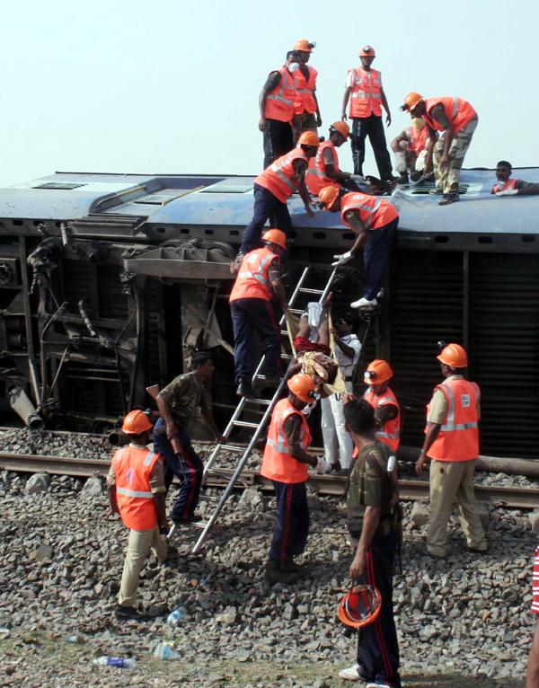 Eastern Indian Train Derailed, Killing 70 | WQXR News | WQXR