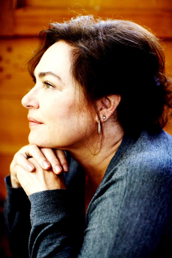 Amy Bloom's Lucky Us: A Small Town Girl Living in a Lonely World | The ...